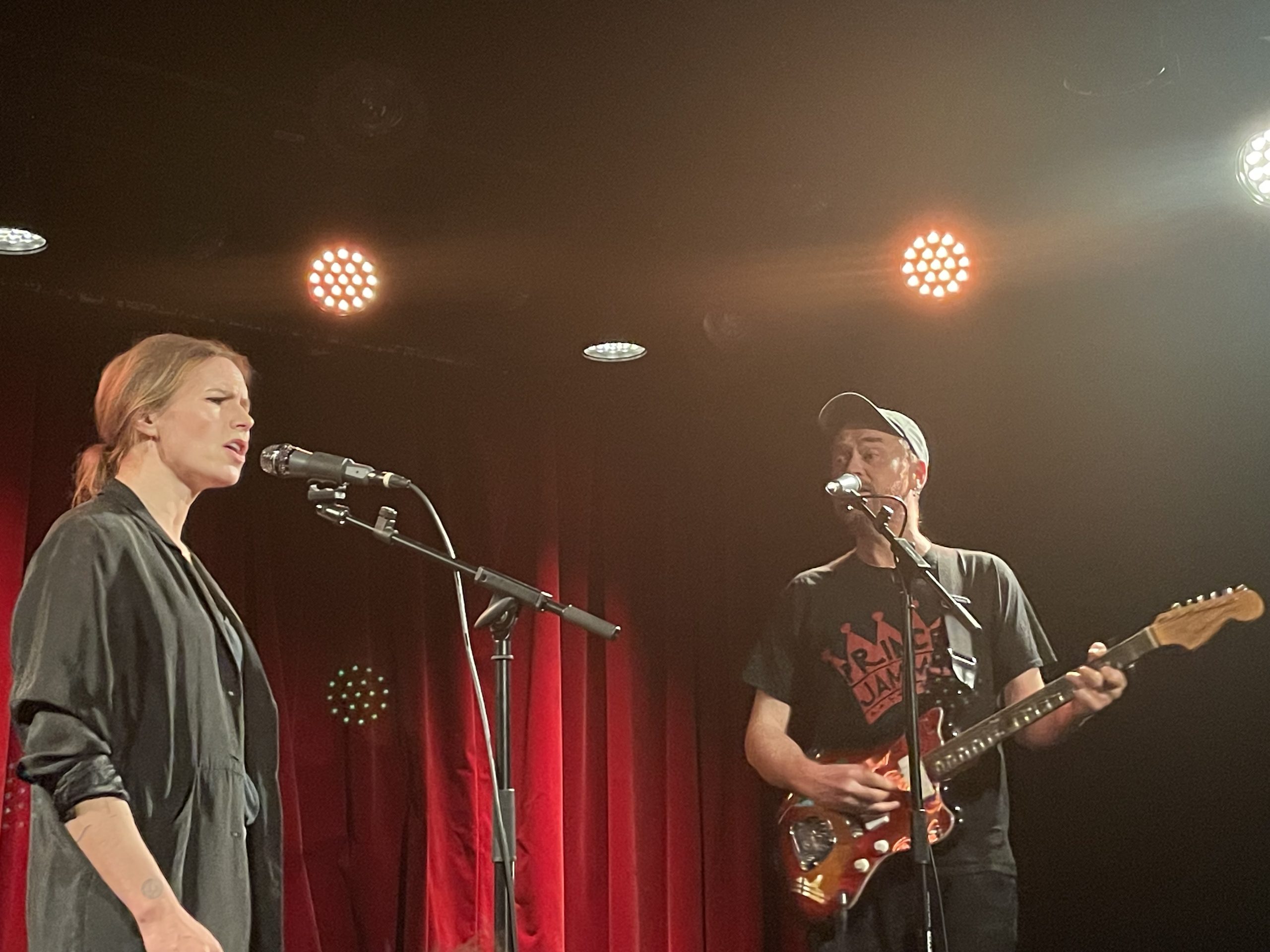Live: James Yorkston & Nina Persson in Weinheim - Das perfekte Duo